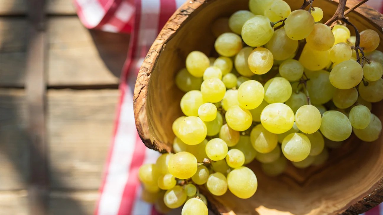 Benefits of white grapes for the human body - KFC Menu