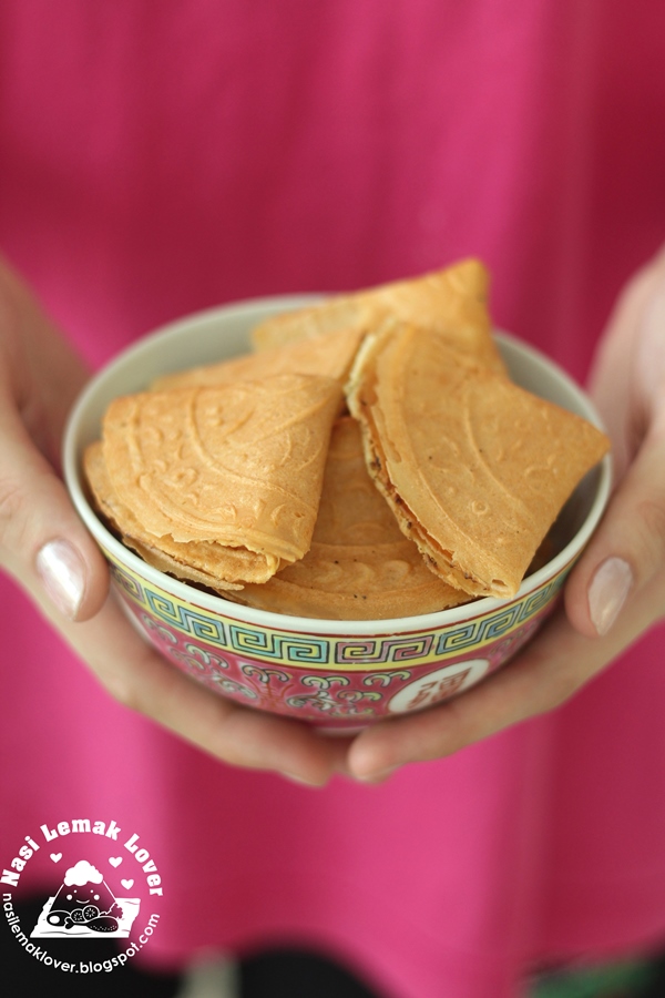 Make Delicious Easy Love Letters (Kuih Kapit) at Home