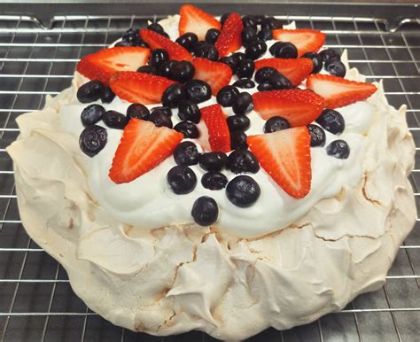 Quick and Delicious Easy Pavlova Recipe
